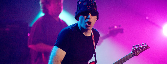 Joe Satriani ci spiega come suonare Satch Boogie - ClusterNote - Musica ...